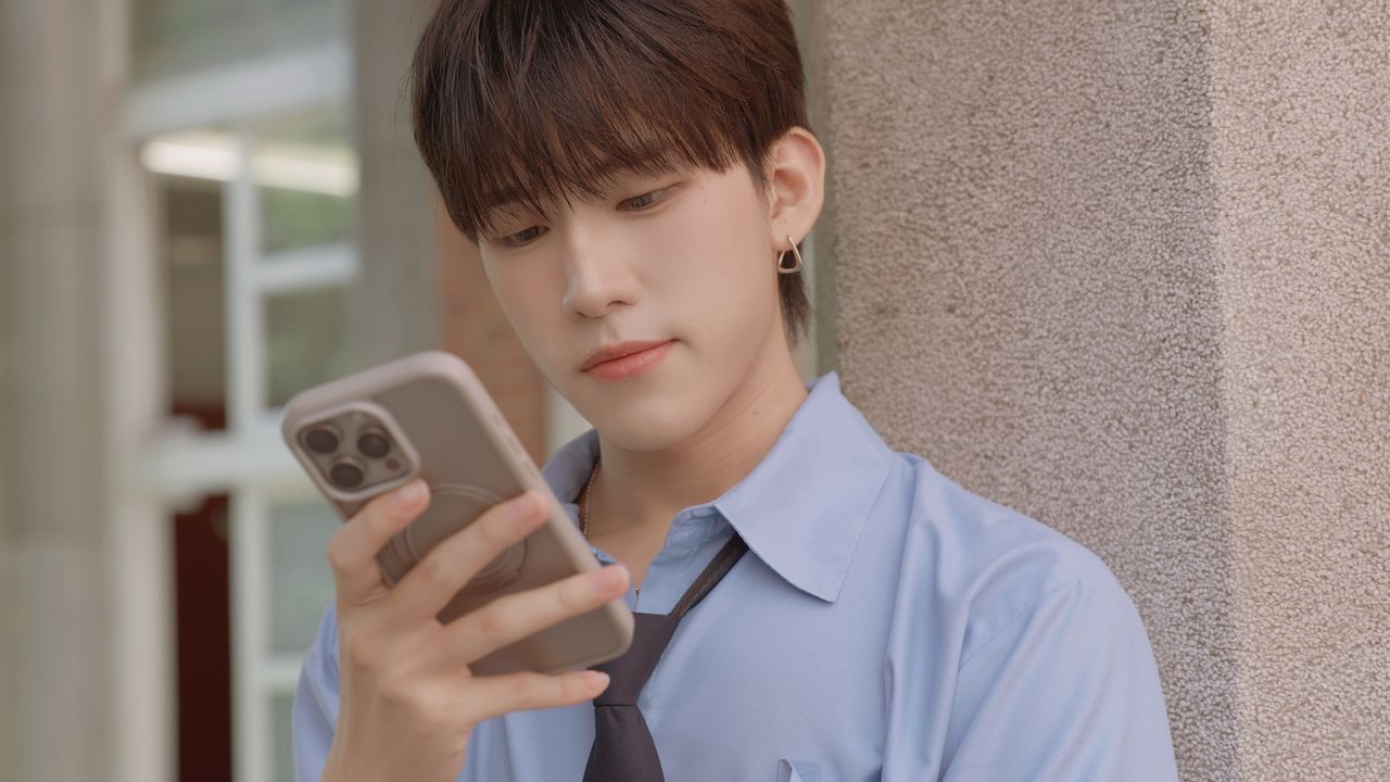 Just 8 months after admitting his love for Xu Yunle, Li Yuxi was confessed to by a Korean ...