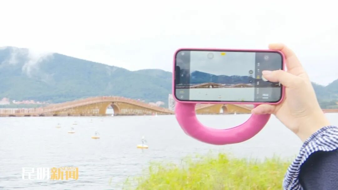 The opening and closing of the Dongfeng Dam floating bridge activates ...