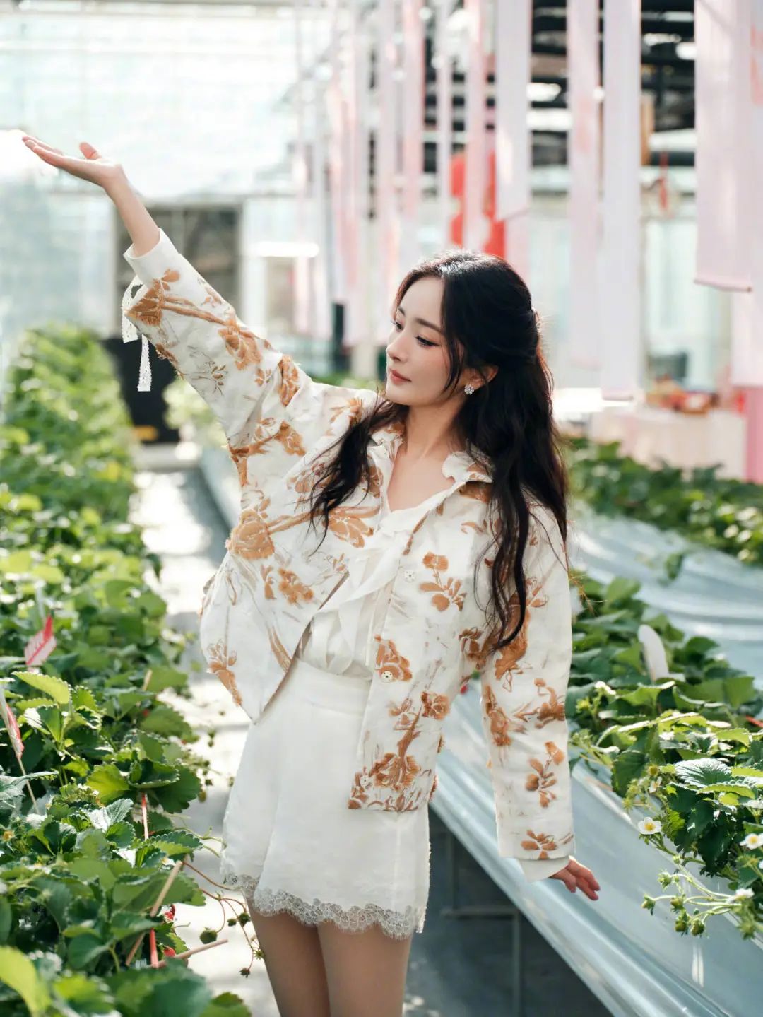 Yang Mi is still ahead of the times when it comes to dressing for the ...