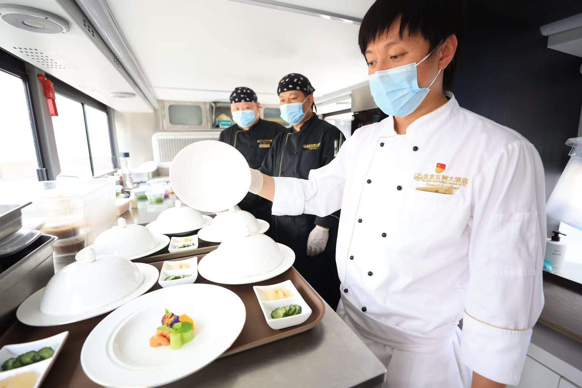 Beijing Chaoyang Food and Sightseeing Bus Central Axis Line starts ...