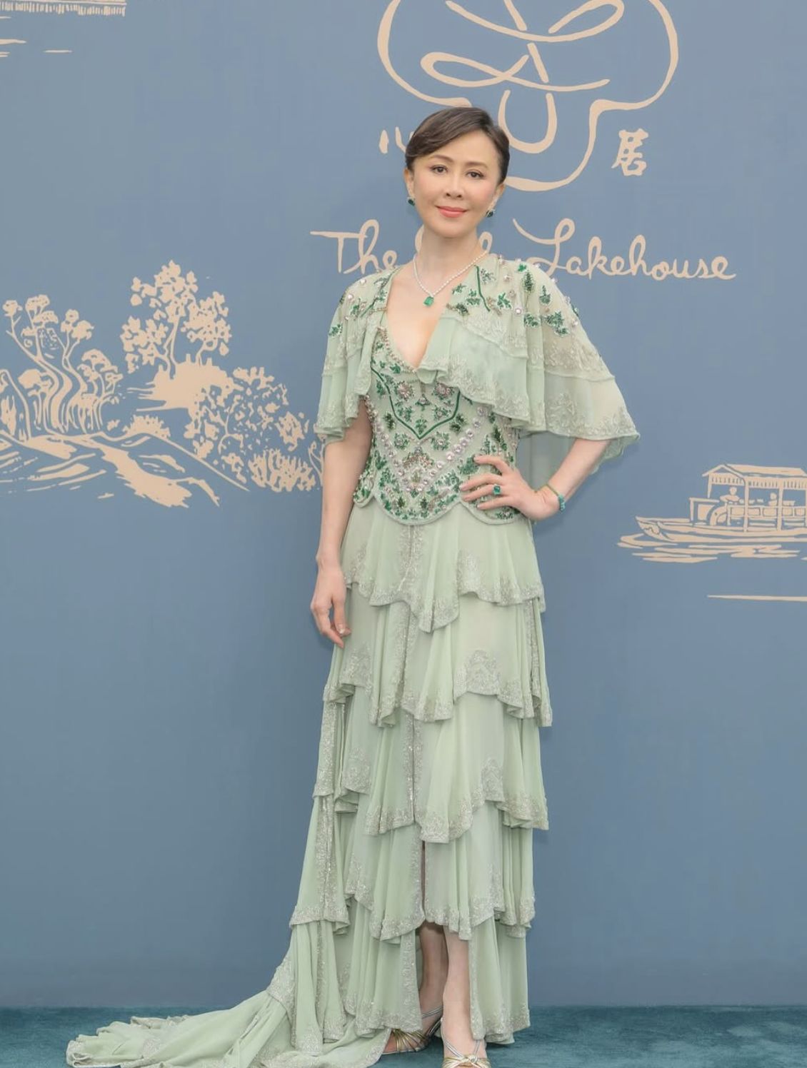 The photo of Carina Lau and Tang Wei with a "deep U-neck" is of great ...