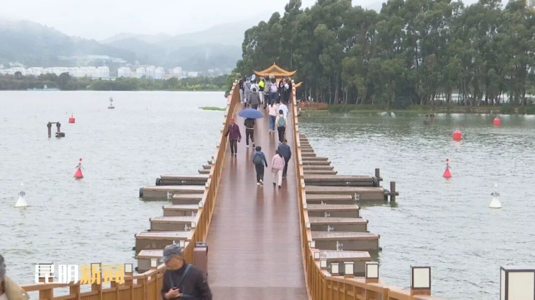 The opening and closing of the Dongfeng Dam floating bridge activates ...